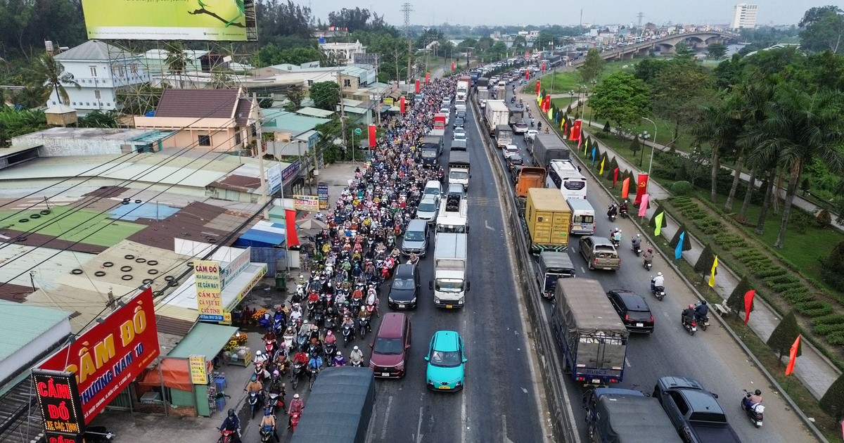 Người dân ùn ùn kéo về miền Tây nghỉ Tết Nguyên đán 2025 | Báo Pháp ...