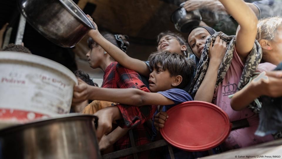 Địa ngục trần gian Gaza: Dư bom đạn, thiếu cái ăn | Báo Pháp Luật TP ...