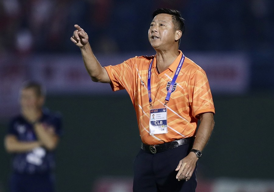 HLV Lê Huỳnh Đức tạm gác “công thức chiến thắng” | Báo Pháp Luật TP. Hồ ...