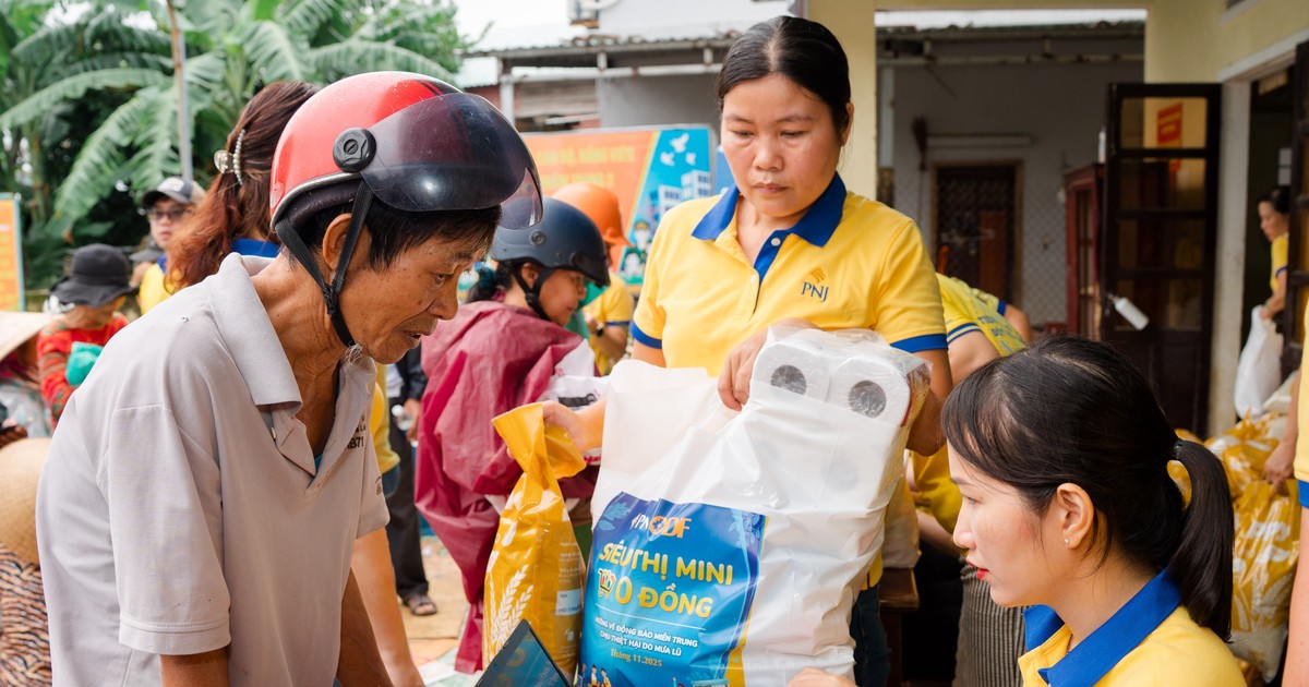 Siêu thị mini 0 đồng tiếp sức cho người dân vùng lũ miền Trung | Báo ...