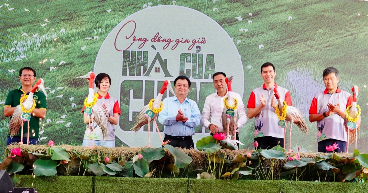 Phó Chủ tịch Quốc hội dự tiếp nhận 6 cá thể sếu đầu đỏ về vườn quốc gia ...