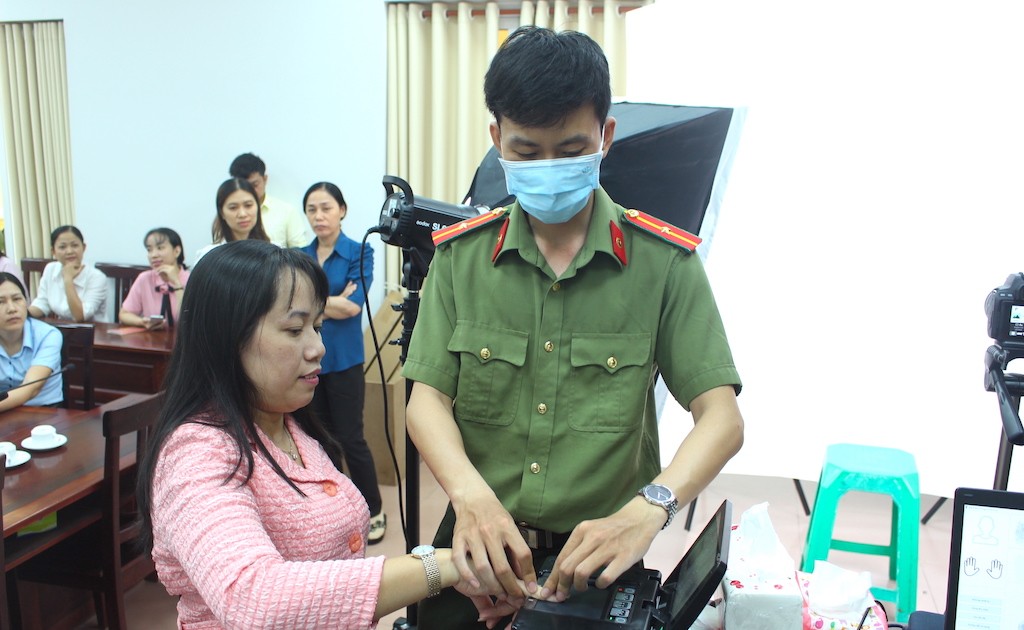 Từ 1-5, TP.HCM sẽ cấp CCCD có chip cho người tạm trú | Báo Pháp Luật TP ...