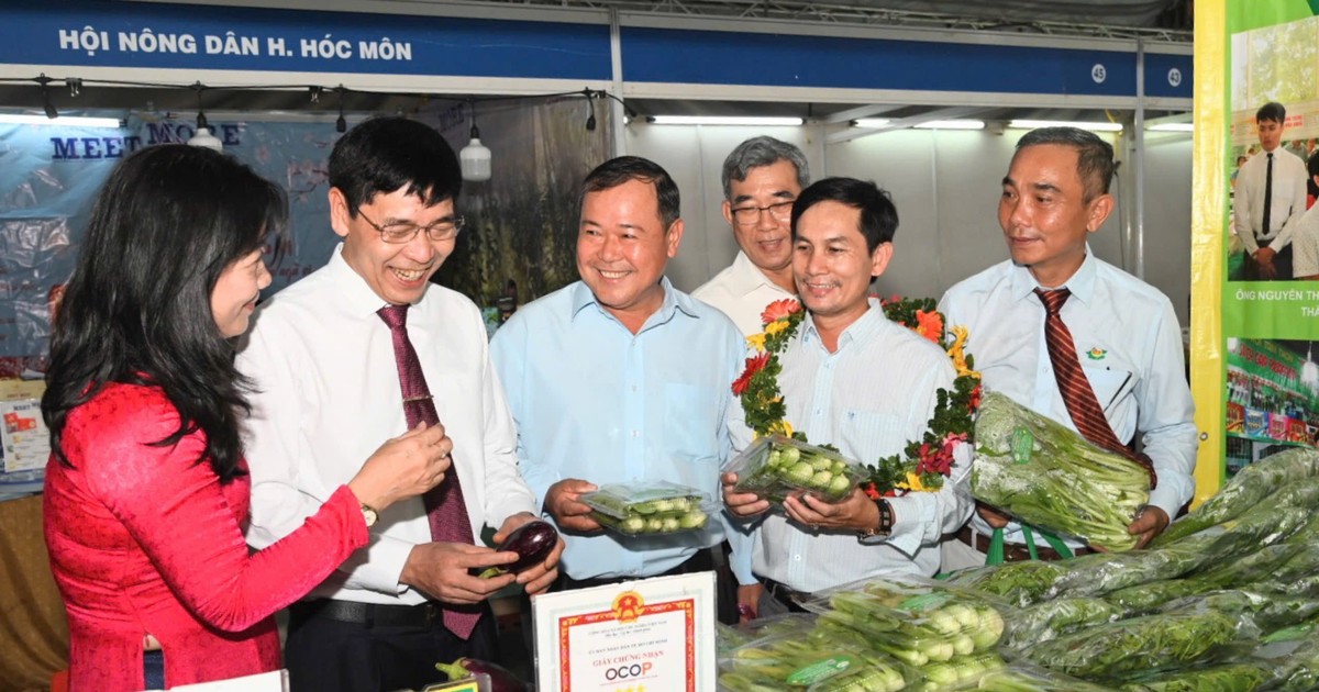 TP.HCM tuyên dương 17 nông dân tiêu biểu | Báo Pháp Luật TP. Hồ Chí Minh