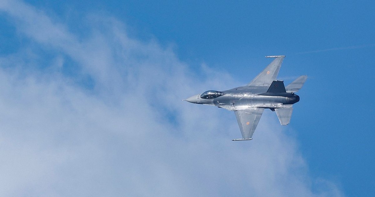 CNN: Mỹ kiểm tra năng lực phi công Ukraine, khả năng liên quan chuyện gửi F-16 | Báo Pháp Luật ...