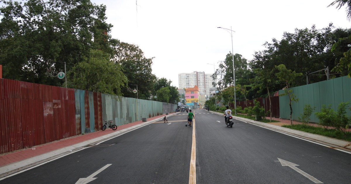 Cận cảnh dự án đường vành đai Đầm Sen, quận 11 sau hơn 1 năm thi công ...