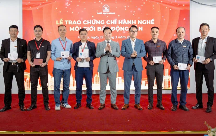 Thiên Khôi Group tổ chức Lễ trao Chứng chỉ hành nghề môi giới bất động sản | Báo Pháp Luật TP ...