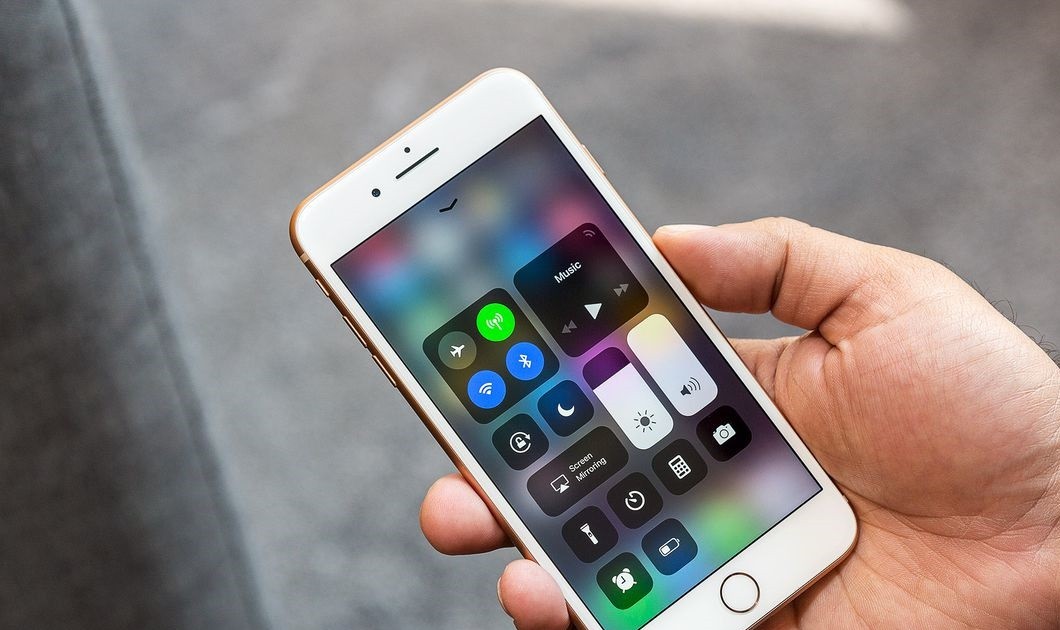 4 cách sửa lỗi hao pin trên iOS 14.2 | Chuyên mục CNTT báo Pháp Luật TP.HCM