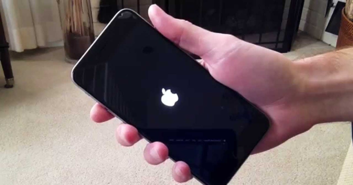 4 cách khắc phục iPhone bị treo logo | Chuyên mục CNTT báo Pháp Luật TP.HCM