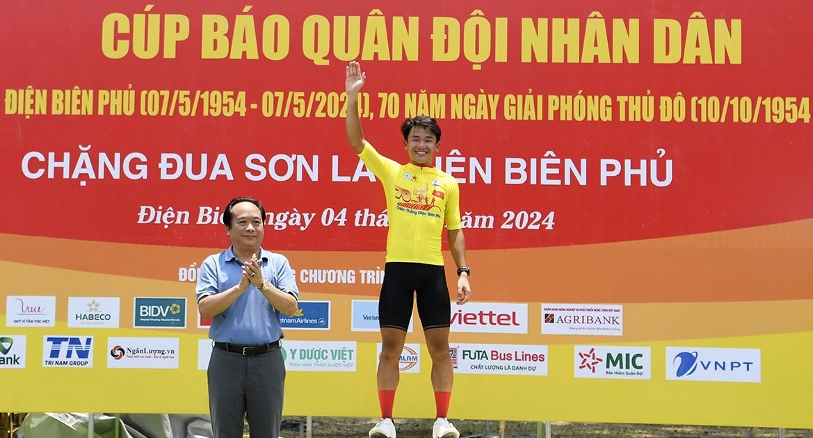 Phạm Lê Xuân Lộc đoạt lại áo vàng ở chặng đua quyết định | Báo Pháp ...