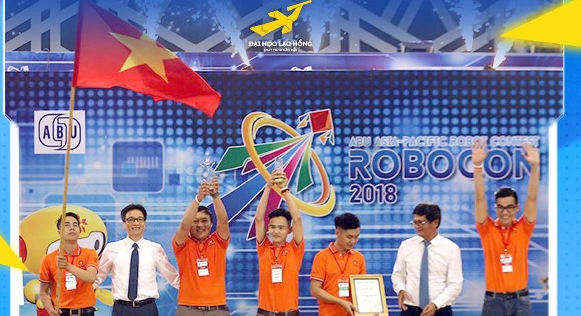 Ngôi trường bội thu ‘chiến tích’ robocon tròn 25 tuổi | Báo Pháp Luật TP. Hồ Chí Minh