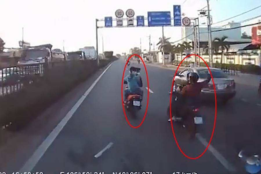 Công an mời nhóm cầm mã tấu chém nhau trên quốc lộ 22 lên làm việc ...