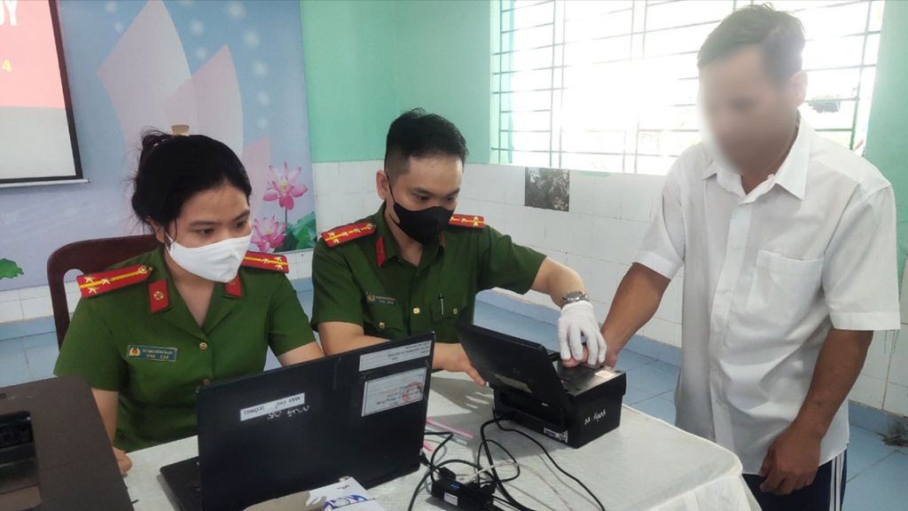 Công an TP.HCM cấp CCCD cho các nhân khẩu đặc biệt ở Bình Dương | Báo ...