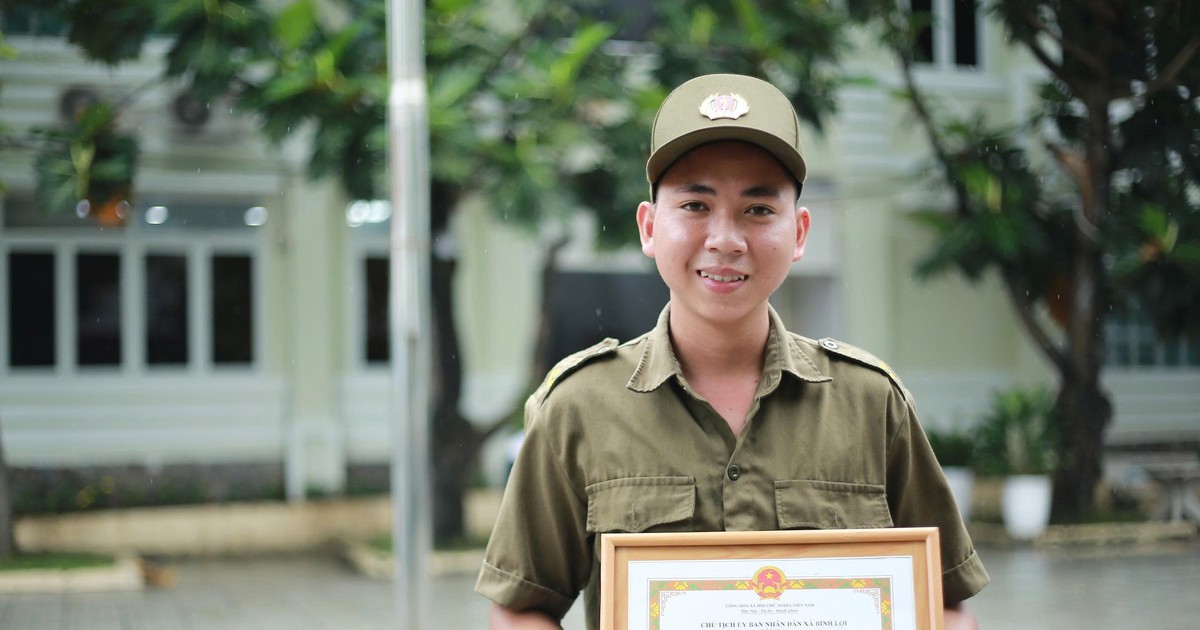 TP.HCM: Xã Bình Lợi khen thưởng an ninh cơ sở Nguyễn Hoàng Huy | Báo Pháp Luật TP. Hồ Chí Minh