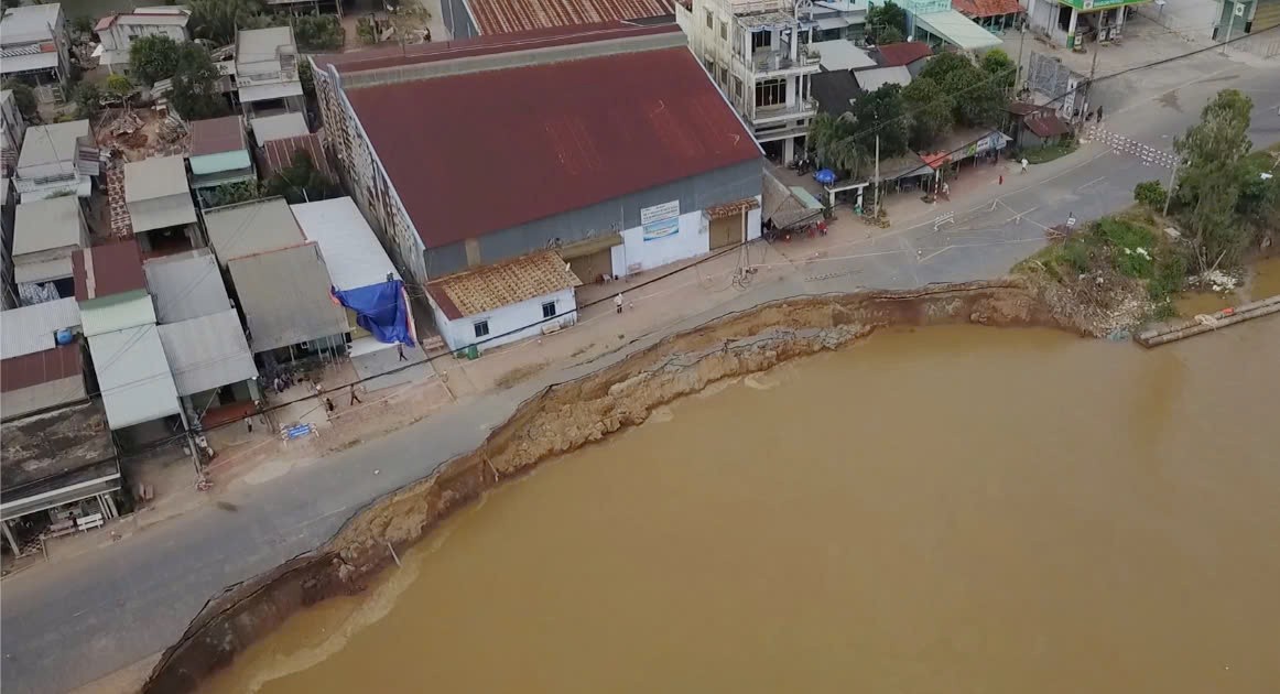“Bảo kê” cát lậu và tiếng thở dài từ vùng sạt lở | Báo Pháp Luật TP. Hồ ...