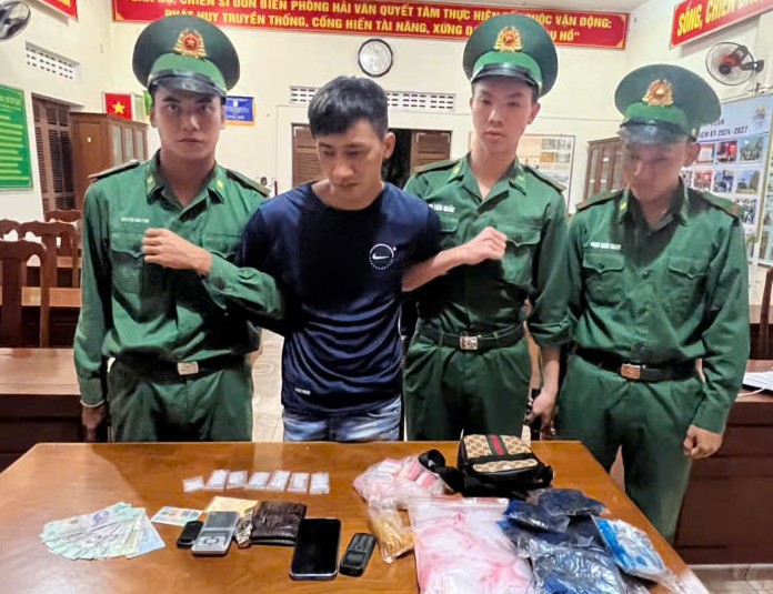 Bắt kẻ sử dụng trẻ em dưới 14 tuổi đi giao ma tuý | Báo Pháp Luật TP ...