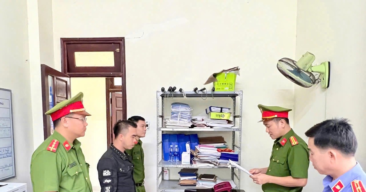 Phó Ban chỉ huy quân sự xã nhận tiền để 9 dân quân trốn nghĩa vụ quân ...