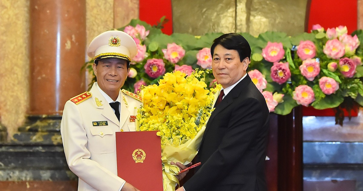 Thứ trưởng Bộ Công an Lê Quốc Hùng được thăng cấp bậc hàm Thượng tướng | Báo Pháp Luật TP. Hồ ...