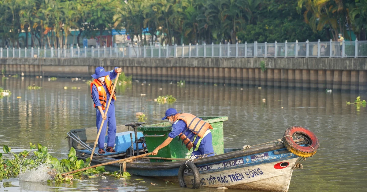 TP.HCM 'tính kế' để ngăn rác thải cho hơn 100 tuyến sông, kênh, rạch ...