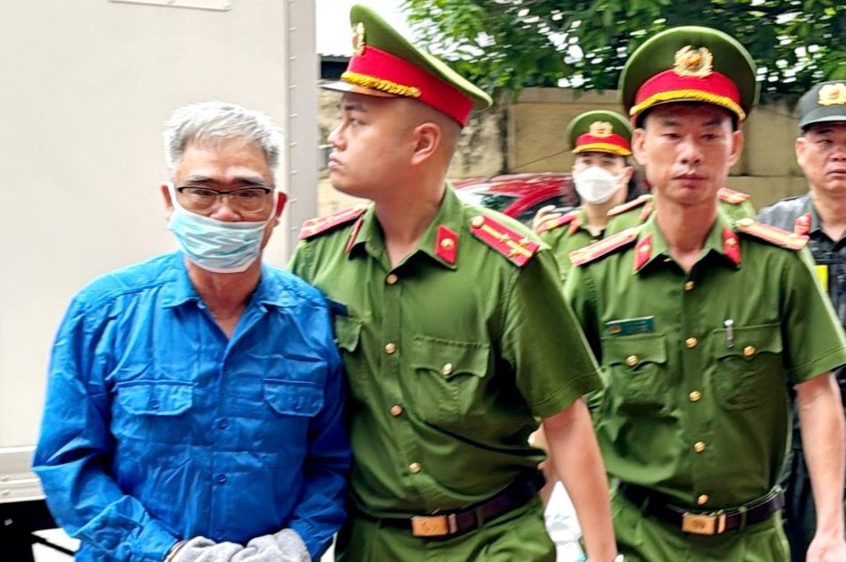 Nhiều cơ quan gửi đơn xin giảm nhẹ cho cựu Giám đốc Công an Đỗ Hữu Ca ...