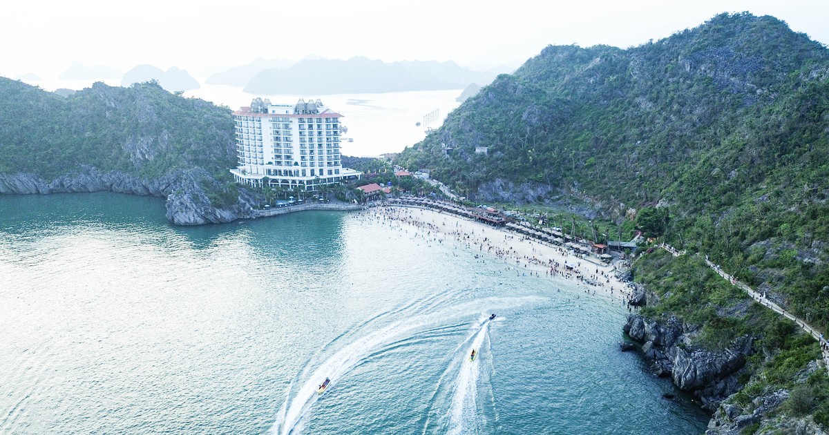 Đảo Cát Bà đông nườm nượp 2 ngày đầu nghỉ lễ, nhiều du khách không tìm ...