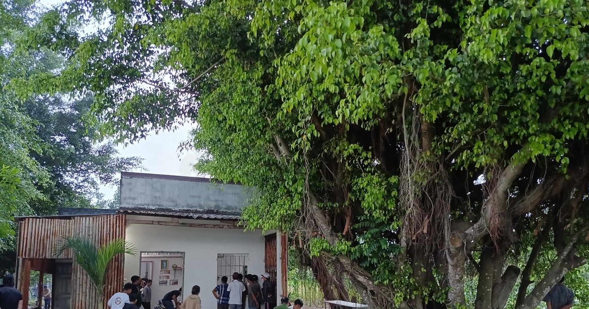 Điều tra nguyên nhân hai cha con tử vong thương tâm dưới hồ nước | Báo ...