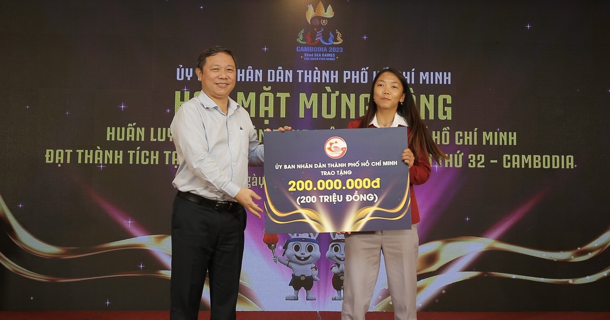 TP.HCM mừng công SEA Games 32, Huỳnh Như được thưởng 200 triệu đồng ...