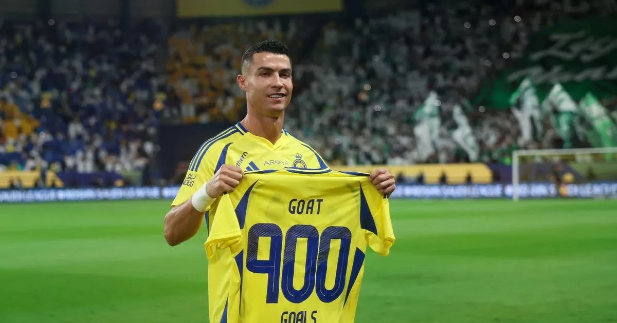Ronaldo nhận món quà đặc biệt sau khi phá vỡ cột mốc 900 bàn | Báo Pháp ...
