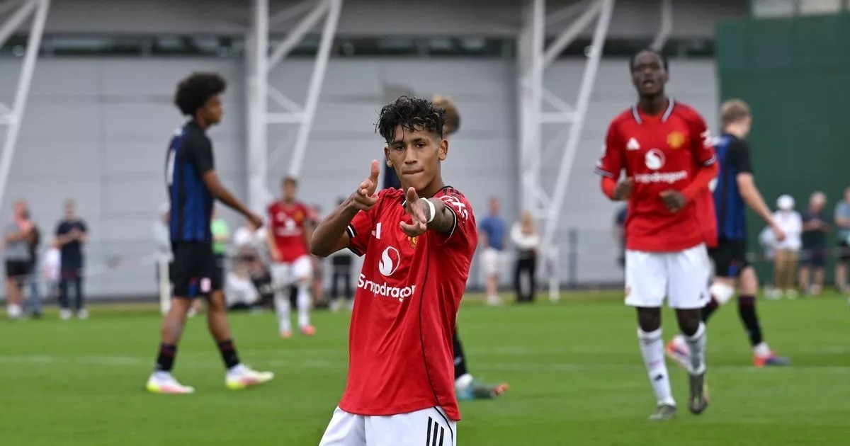 Thần đồng 14 tuổi của MU gây sốt khi lập hat-trick trong 22 phút | Báo Pháp Luật TP. Hồ Chí Minh