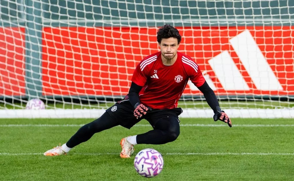 Những gì Lammens làm trong buổi tập là âm nhạc với người hâm mộ MU | Báo Pháp Luật TP. Hồ Chí Minh