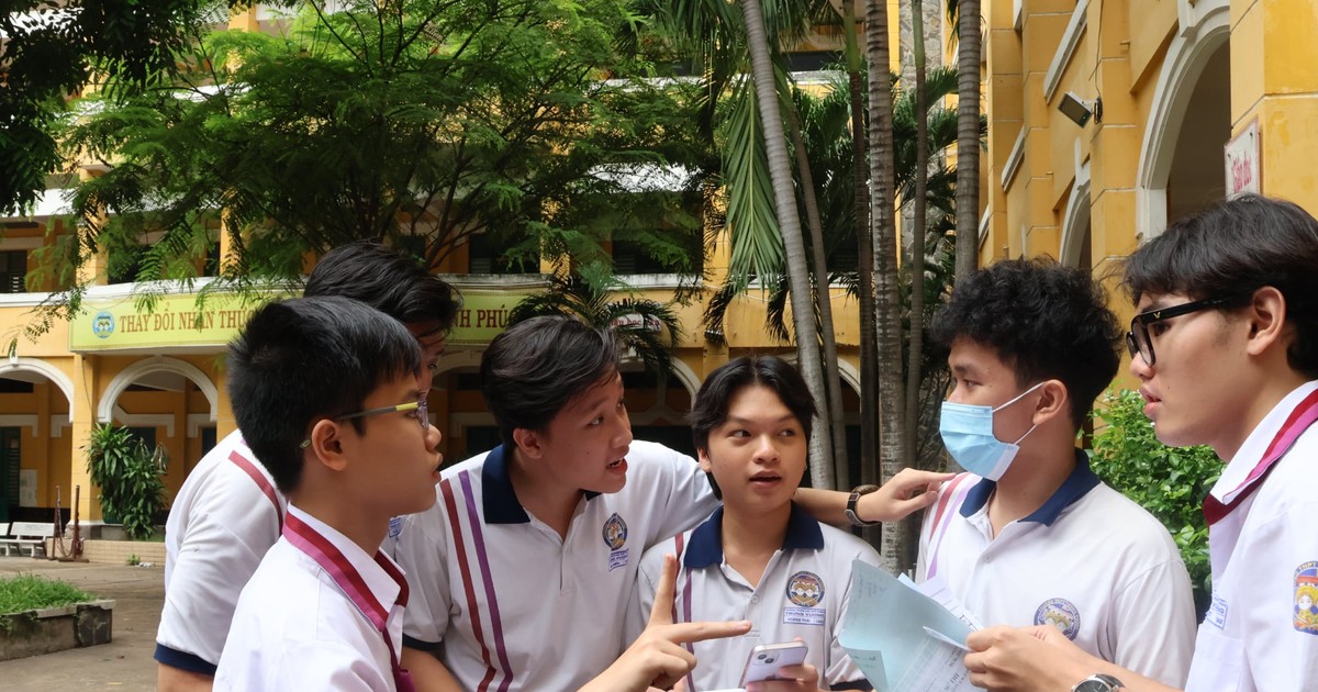 Từ hôm nay, 30-6, TP.HCM bắt đầu chấm thi tốt nghiệp THPT | Báo Pháp ...