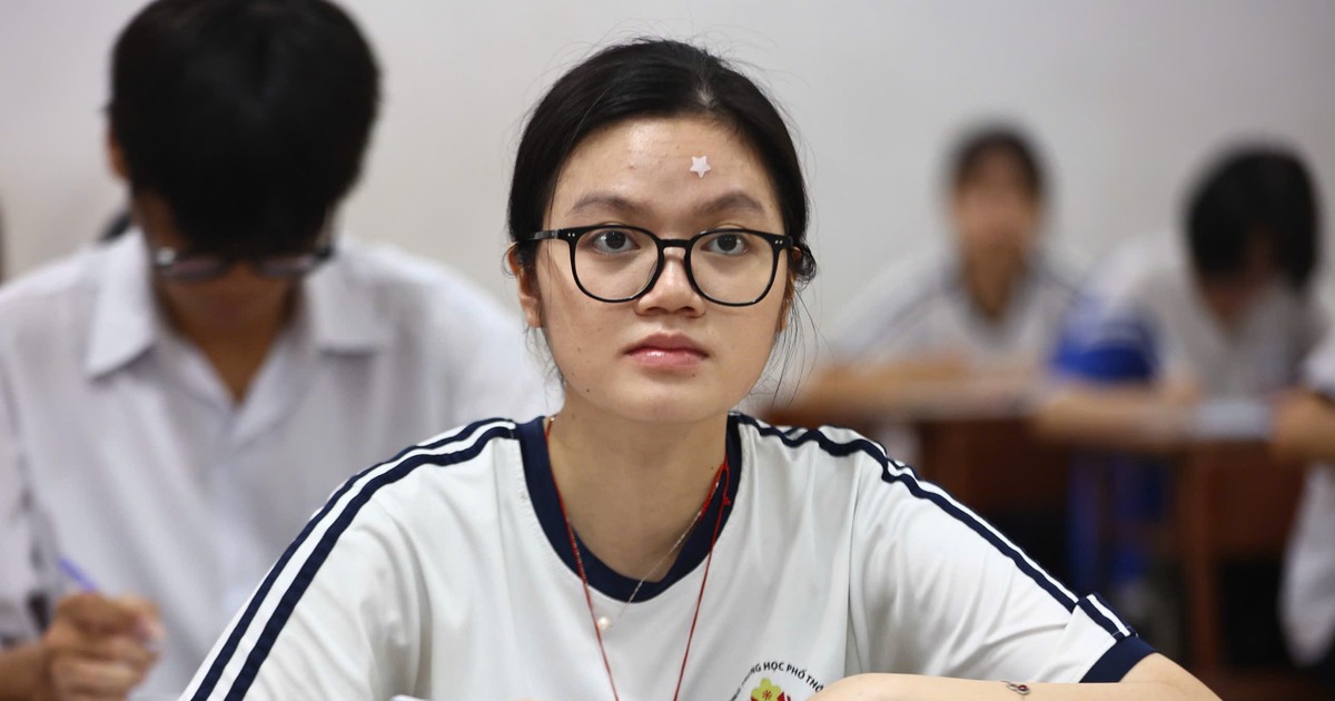 Thi tốt nghiệp THPT: Điểm trung bình các môn giảm mạnh, trừ Vật lý | Báo Pháp Luật TP. Hồ Chí Minh
