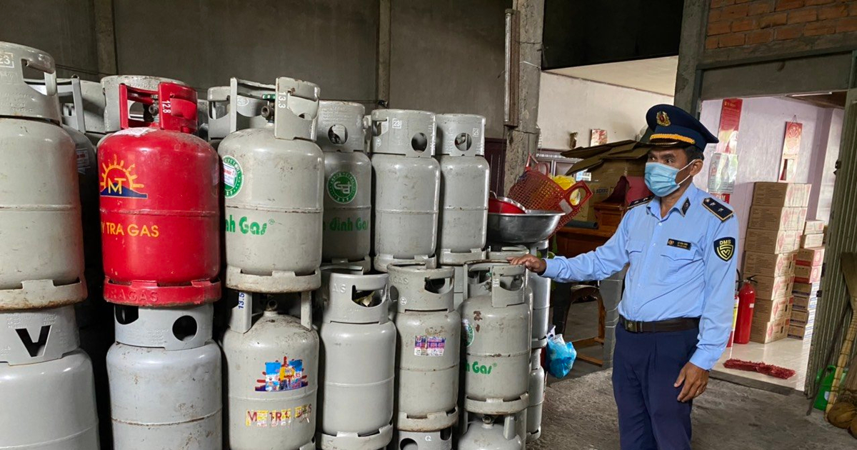 Cửa hàng bán lẻ gas bị phạt vì sổ theo dõi thiếu thông tin | Báo Pháp ...