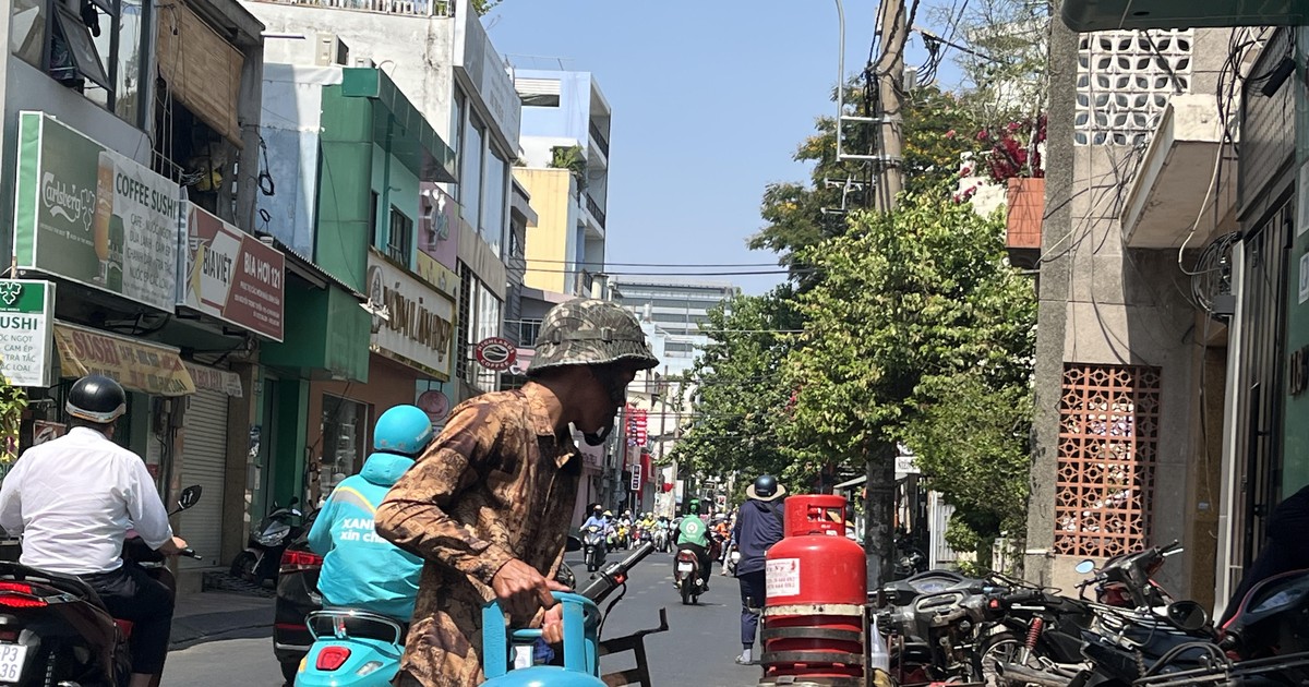 Gas tháng 4 giảm 5.000 đồng/bình 12kg | Báo Pháp Luật TP. Hồ Chí Minh