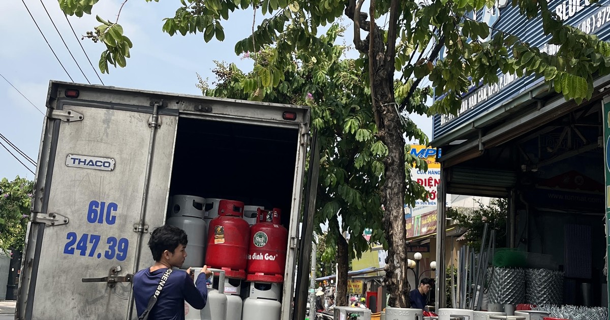 Giá gas tháng 9 tăng thêm 7.000 đồng/bình 12kg | Báo Pháp Luật TP. Hồ ...