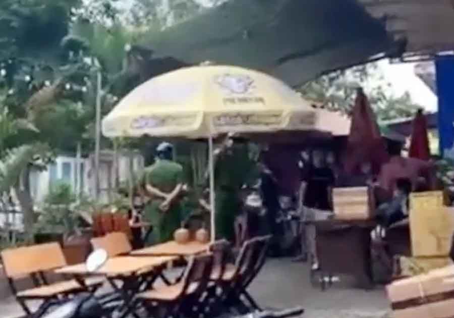 Công an dựng lại hiện trường vụ nhà báo Hàn Ni bị 4 người xô xát | Báo ...