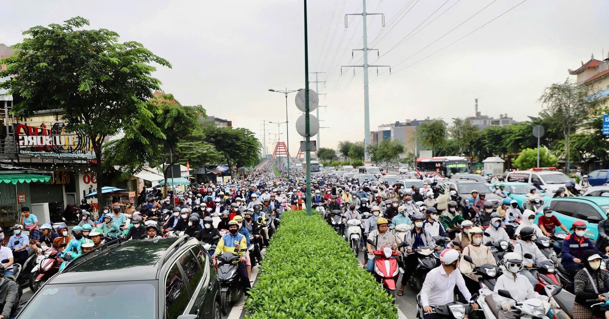 Từ chiều nay, người dân chọn lộ trình này để không bị ùn tắc ở cầu Bình Triệu 2 | Báo Pháp Luật ...