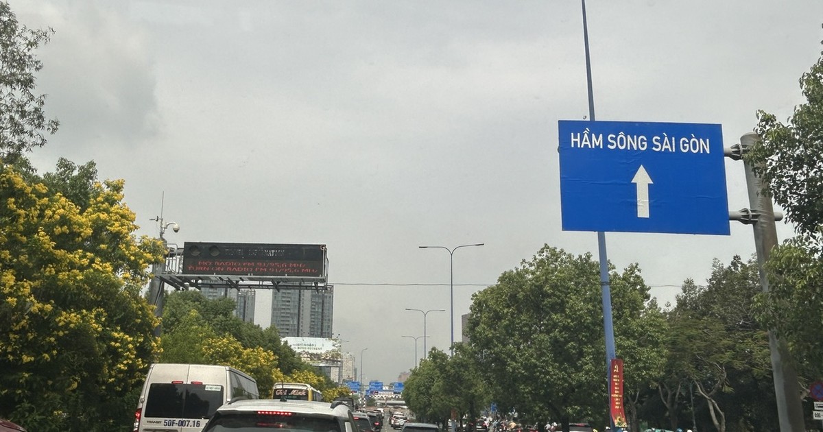 Từ 23 giờ ngày 19-12 cấm xe qua hầm sông Sài Gòn, người dân di chuyển ...