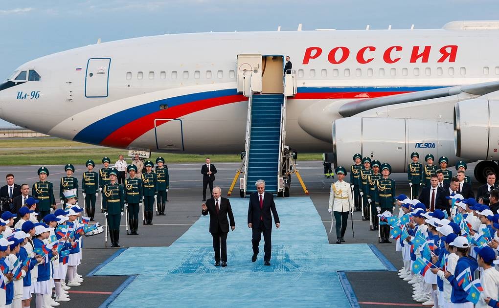 Video: Tiêm kích hộ tống chuyên cơ chở ông Putin đến Kazakhstan | Báo ...