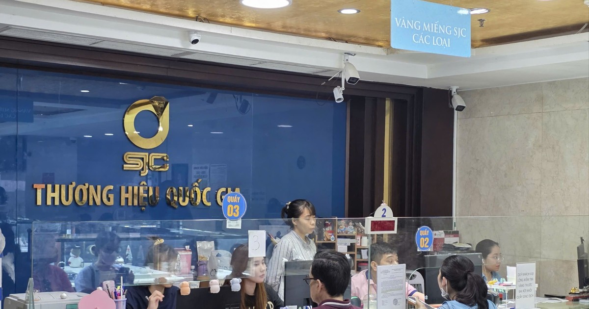 Vàng miếng SJC bỗng dưng được mua thoải mái | Báo Pháp Luật TP. Hồ Chí Minh