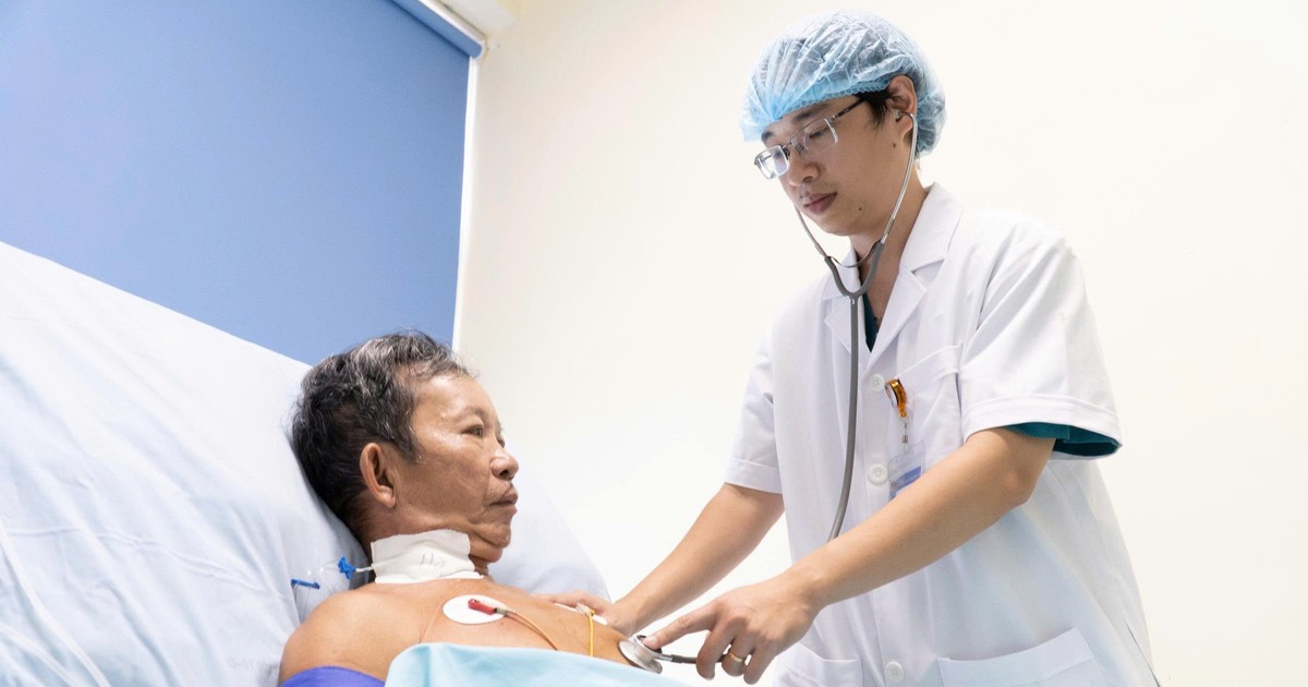Bị ong vò vẽ đốt 30 mũi, cụ ông sốc phản vệ, phải lọc máu liên tục ...