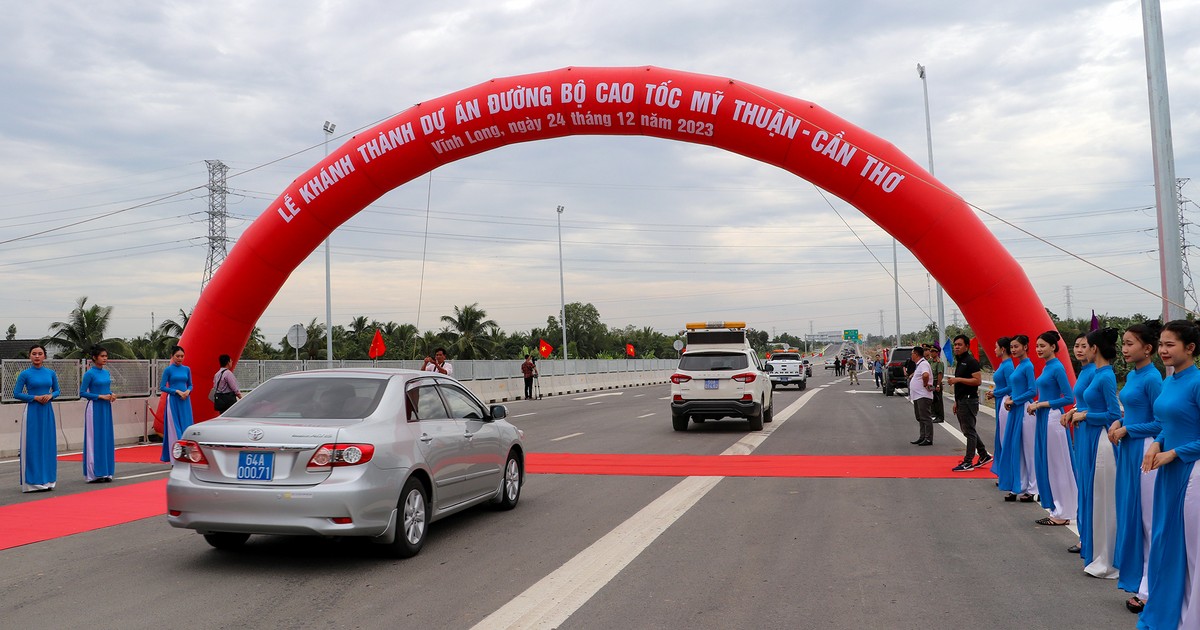 Phó Thủ tướng Trần Lưu Quang cắt băng khánh thành cao tốc Mỹ Thuận ...