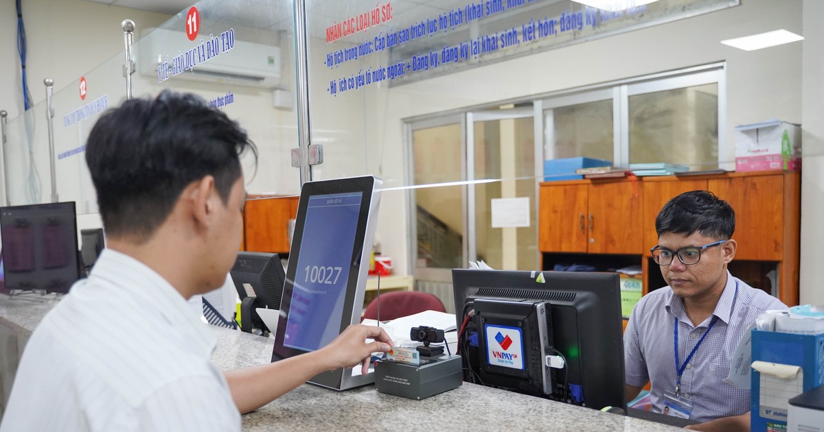 TP.HCM hỗ trợ ra sao với gần 1.000 cán bộ dôi dư do sáp nhập 80 phường ...