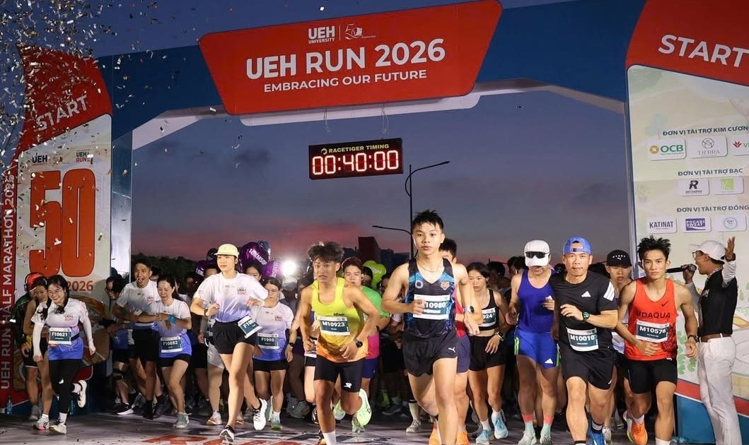 Hơn 4.000 người tham gia giải chạy gây quỹ cho các hoạt động giáo dục ...
