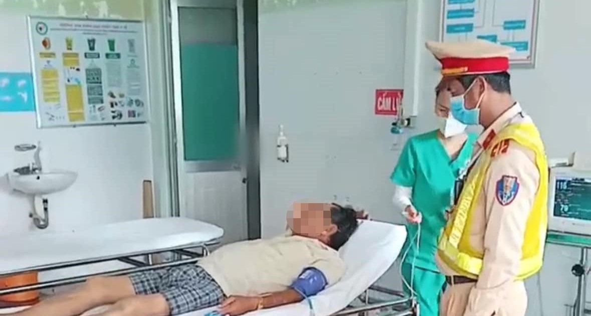 CSGT Quảng Ngãi cứu một tài xế xe đầu kéo bị phù phổi khỏi nguy kịch ...