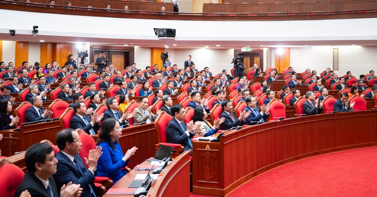 Các mức hỗ trợ phục vụ mới với cán bộ diện Bộ Chính trị, Ban Bí thư ...