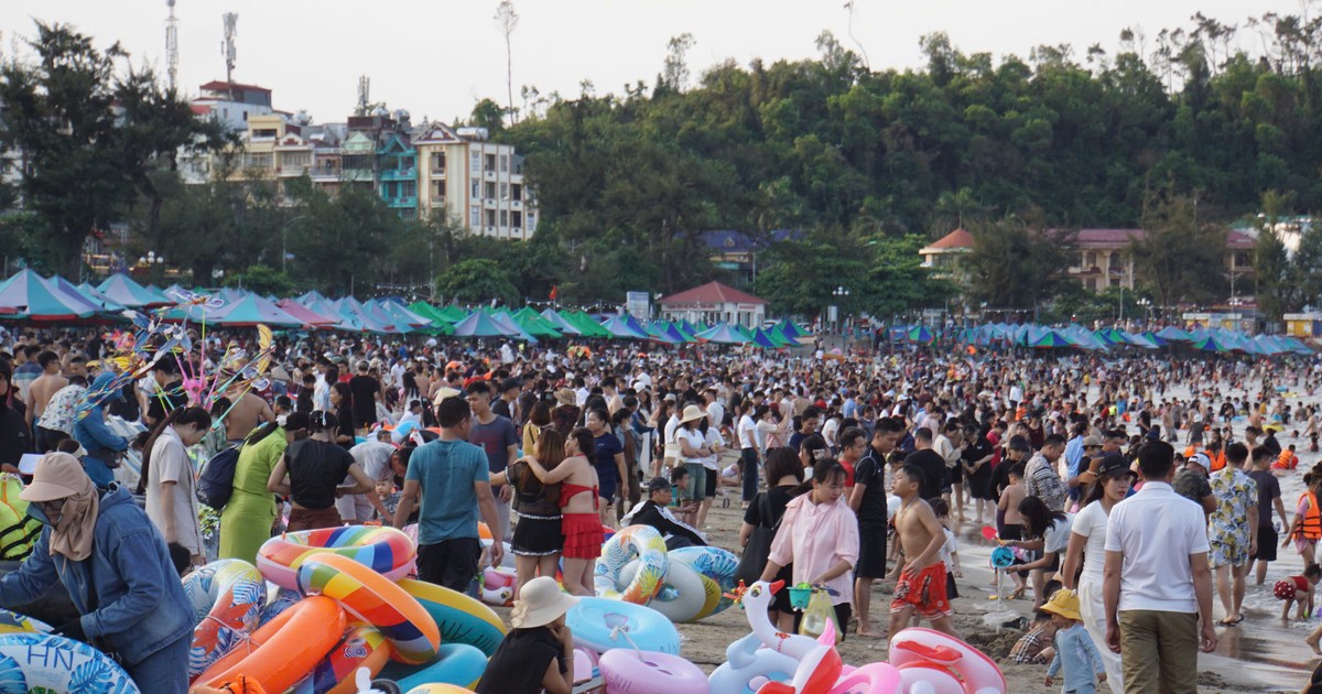 Du lịch Quảng Ninh, Hải Phòng bội thu dịp nghỉ lễ | Báo Pháp Luật TP ...