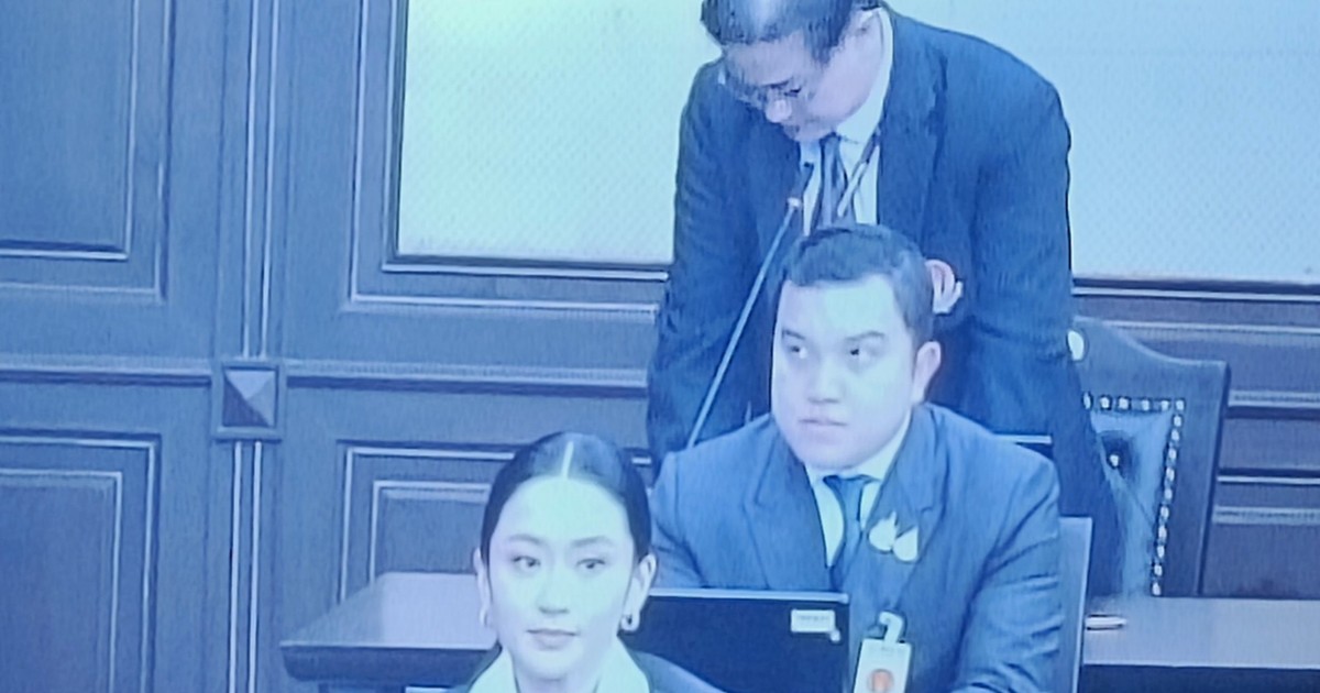 Bà Paetongtarn đến Tòa án Hiến pháp điều trần vụ rò rỉ điện đàm với ông ...