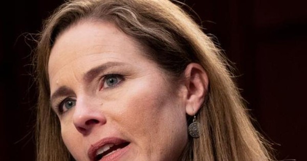 Bà Barrett chính thức trở thành thẩm phán Tòa tối cao Mỹ