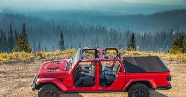 Top 3 chiếc xe Jeep mui trần khiến giới mê xe ngẩn ngơ