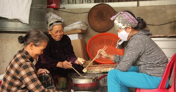 Đặc sản bánh khô mè ở Đà Nẵng nhộn nhịp vào tết